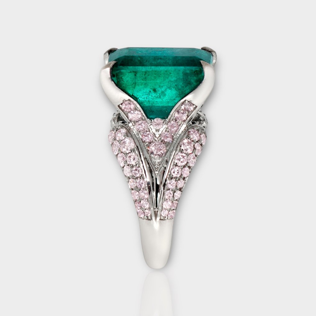 No Reserve IGI Ct Natural Bluish Green Emerald With Ct Pink Diamonds Emerald Kt