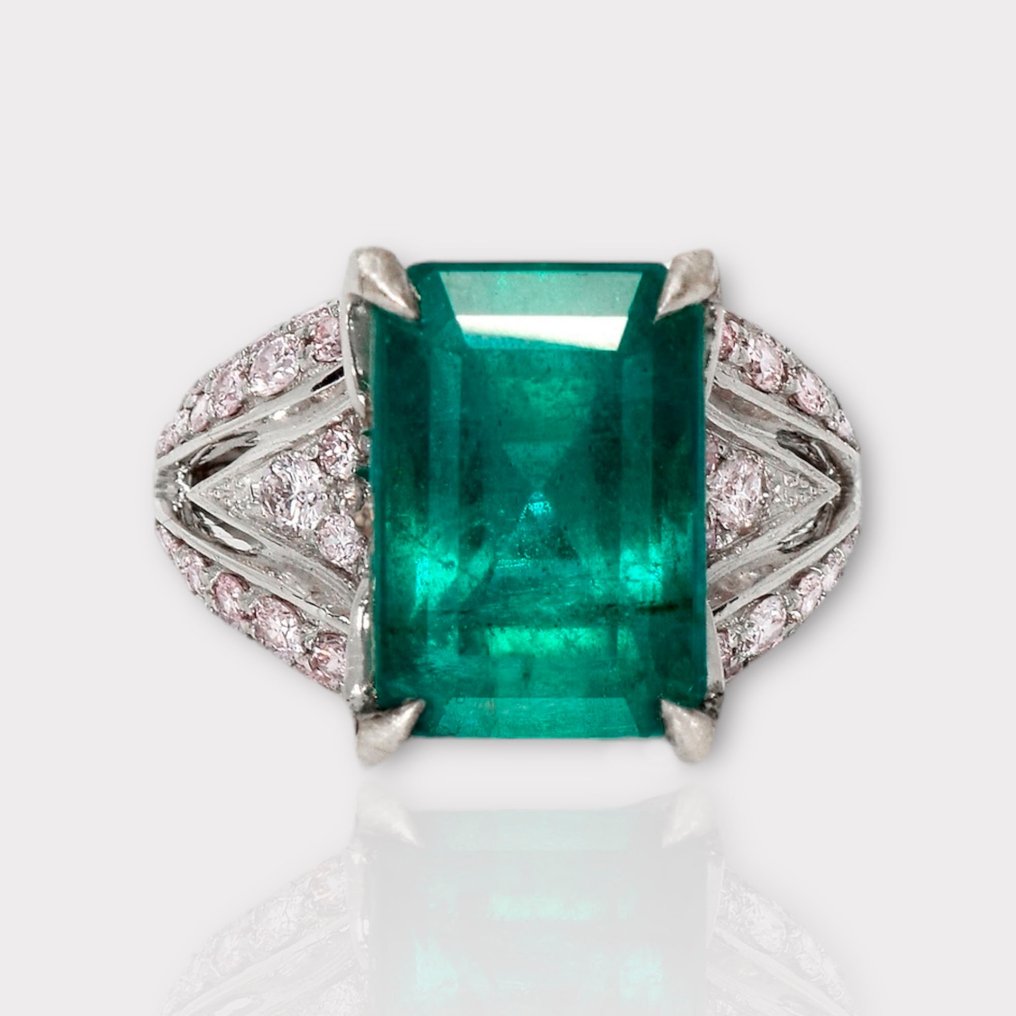 No Reserve IGI Ct Natural Bluish Green Emerald With Ct Pink Diamonds Emerald Kt