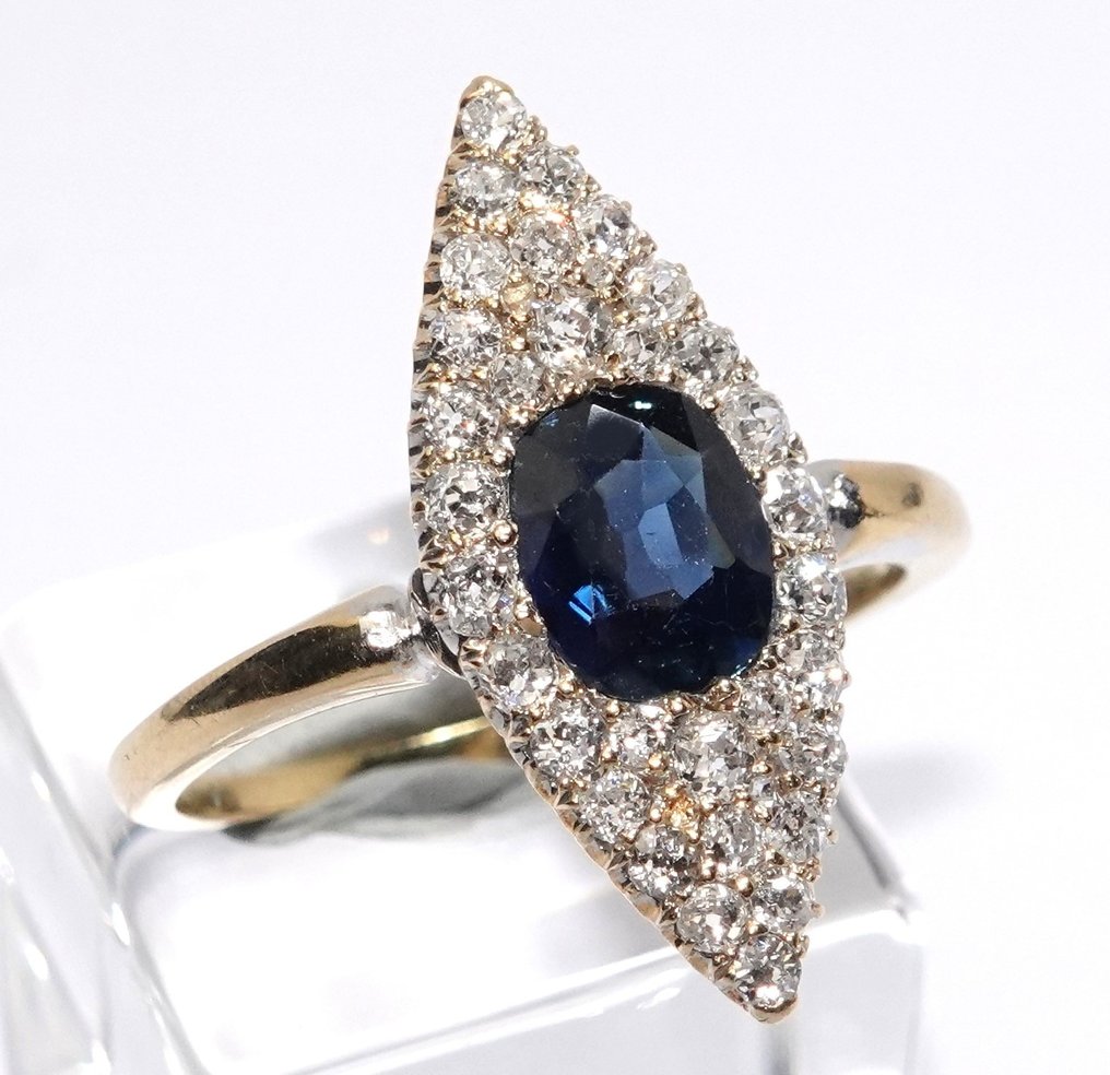 Free Resizing Between 16 9 And 20 4 Mm 18 Kt Gold White Gold Ring
