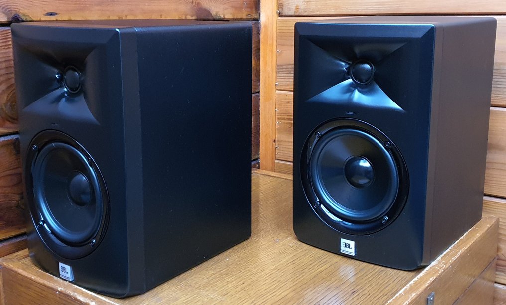 JBL LSR305 Professional 3 Series Linear Spatial Reference Bi