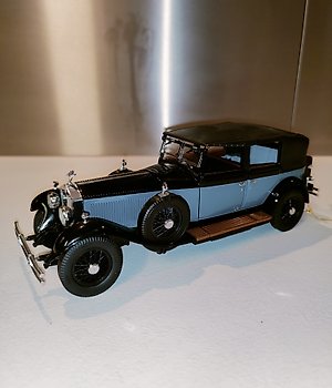 1:24 Sedan for Sale in Online Auctions
