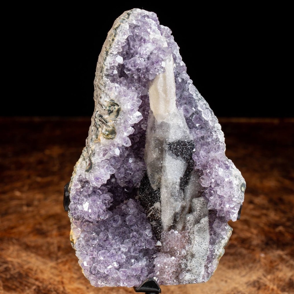 Extraordinary Amethyst Geode with Gemination of Cacoxenite on ...