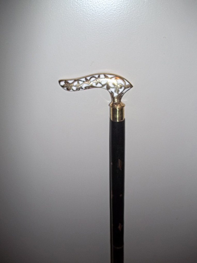 Wandelstok - Wooden walking stick with very luxurious brass handle ...