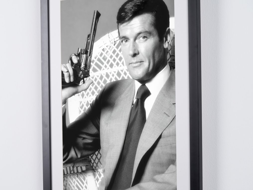 James Bond 007: Live And Let Die, Roger Moore as « James Bond 007 » - Fine Art Photography ...