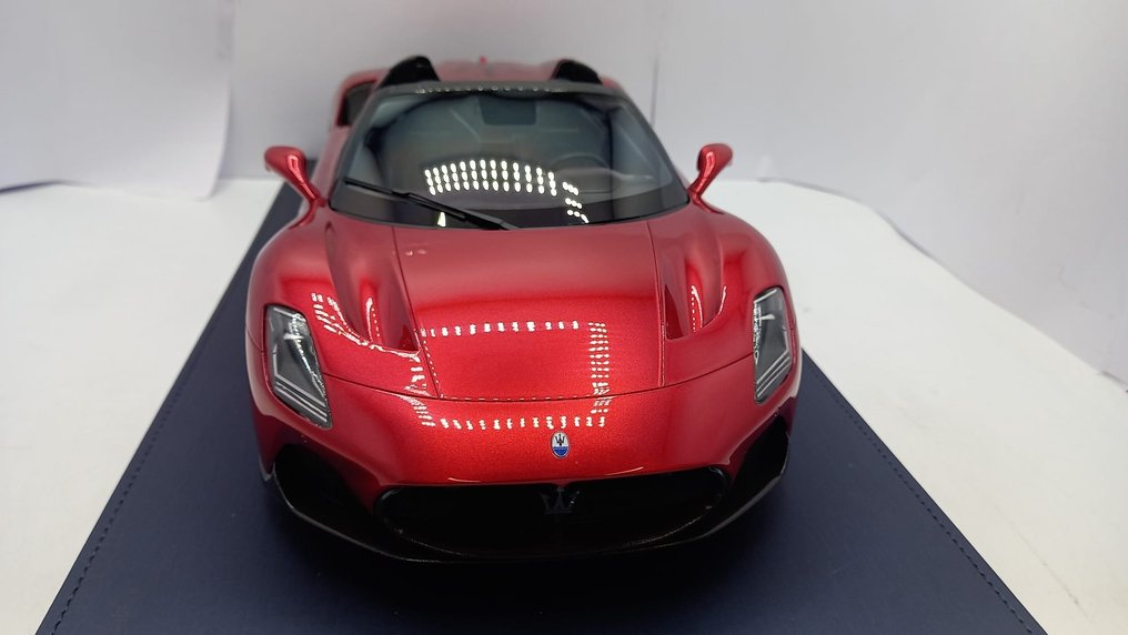 Maserati Model 1:12 - Model car - Maserati MC20 Cielo - auction online ...