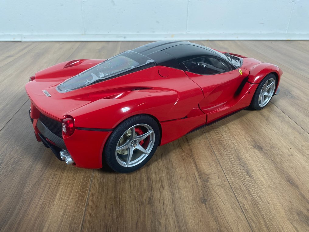 Centauria - 1:8 - Ferrari "La Ferrari" - Catawiki