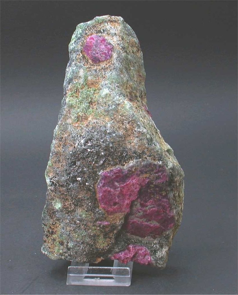 Corundum Crystals sections - 15×8×4.5 cm - 760 g - Catawiki