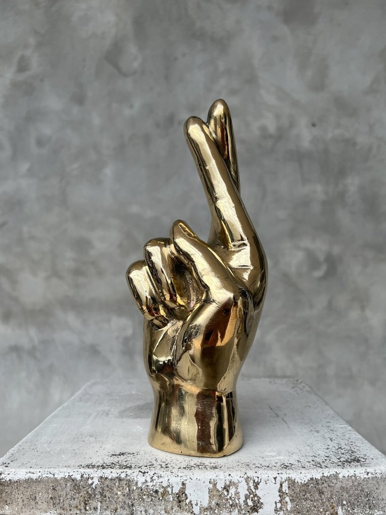 Sculpture, NO RESERVE PRICE - HOPE / PROMISE Hand Signal Sculpture in ...