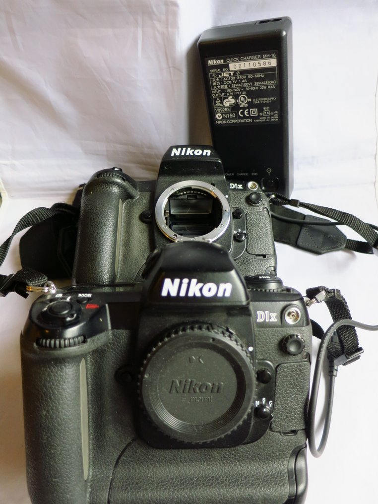 Nikon 2 x (!) D1X Digital reflex camera (DSLR) - Catawiki