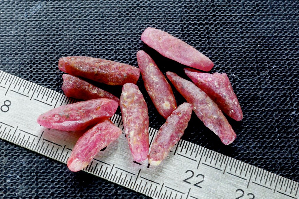 Ruby 32 carat raw untreated ruby crystals, complete finished- 6.41 g ...