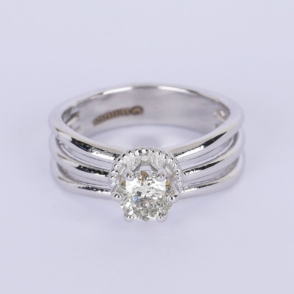 Engagement ring - 14 kt. White gold - 0.71ct. tw. Diamond (Natural) - Solitaire Diamond Ring ...