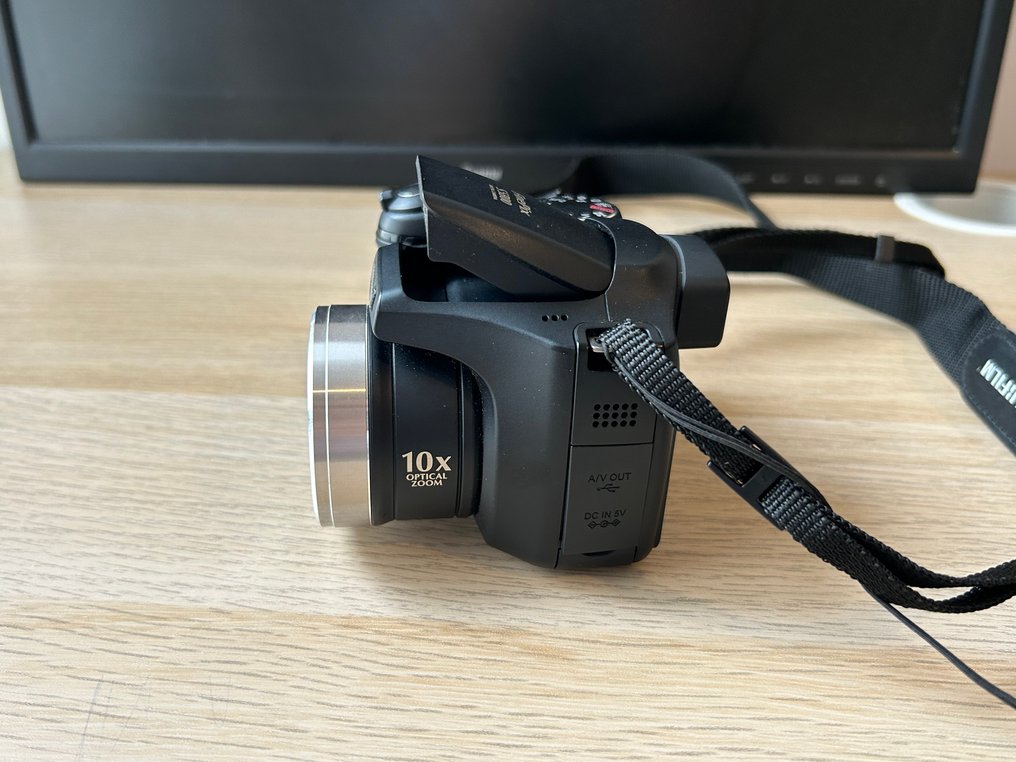 Fuji FinePix S5800, FinePix AV150 Digital camera - auction online Catawiki