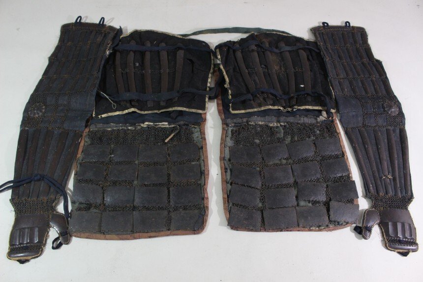 Armadura - Japón - 1603-1868: Sangu (conjunto de Kote, Haidate, Suneate ...