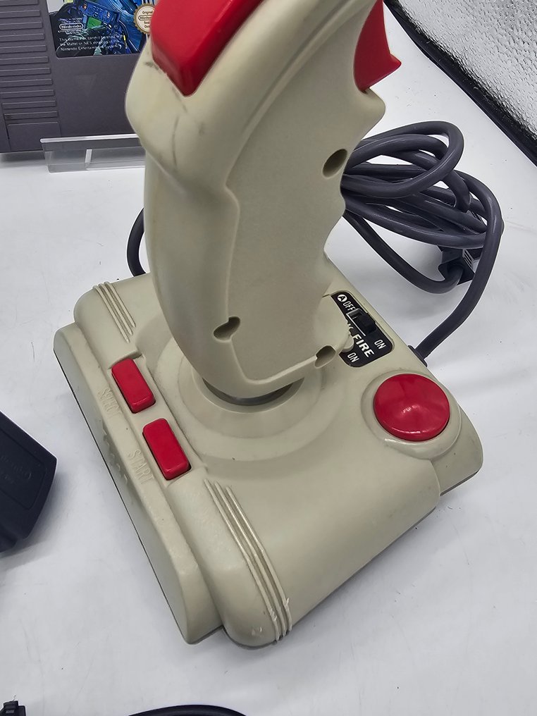 Nintendo - Nes - RARE 8-BIT 1985 Nes + Controller / Topgun + Joystick ...