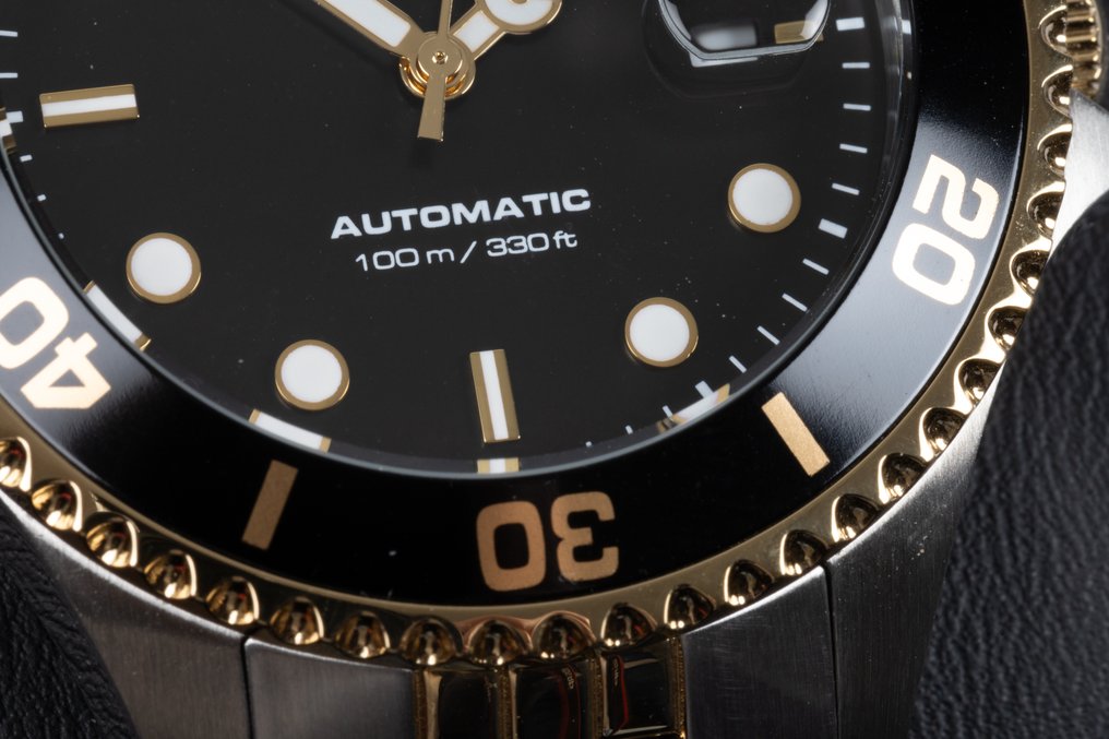 Sector - 230 - automatic - gold/steel - 43 mm - Sem preço de reserva ...