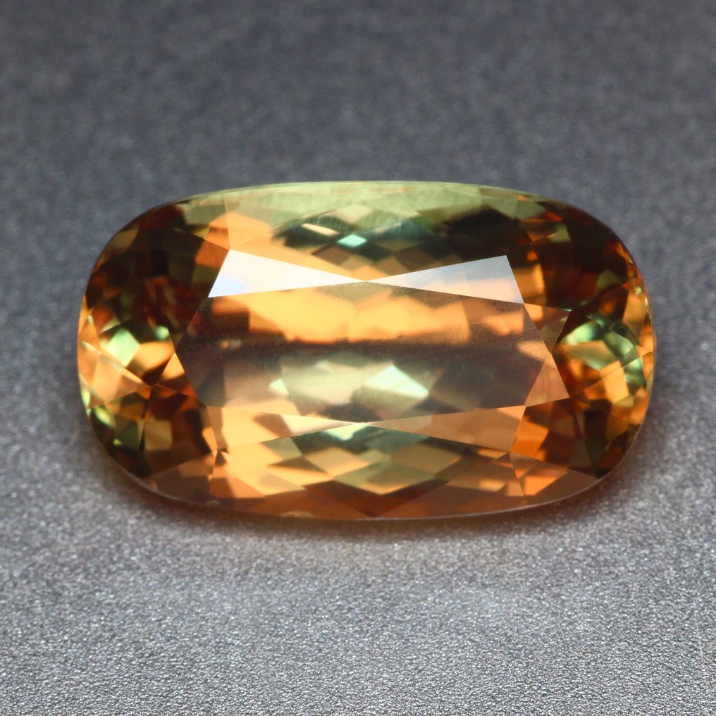 Green, Pink Diaspore - 5.91 ct - International Colored Gemstone ...