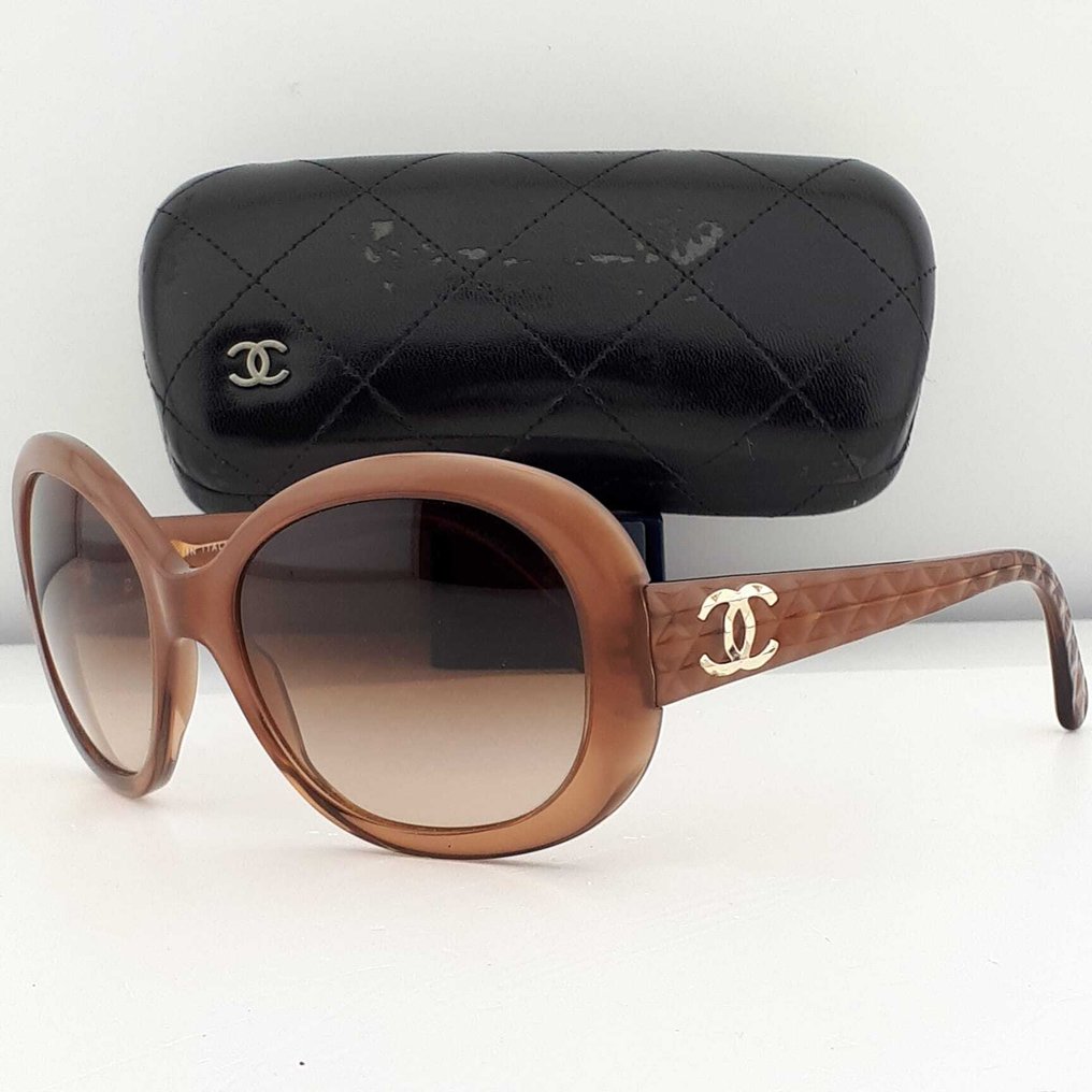 Chanel - Butterfly Brown with Gold Tone Chanel Logo Temple Details - Sunglasses - auction online ...