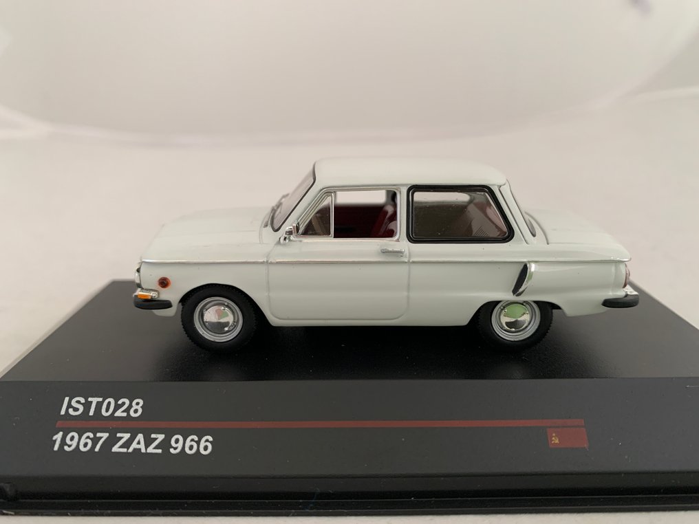 IST Models 1:43 - Modellino di auto (3) - ZAZ 966 (1967); Moskwitch 408 (1968); Lada Vaz 2105 ...