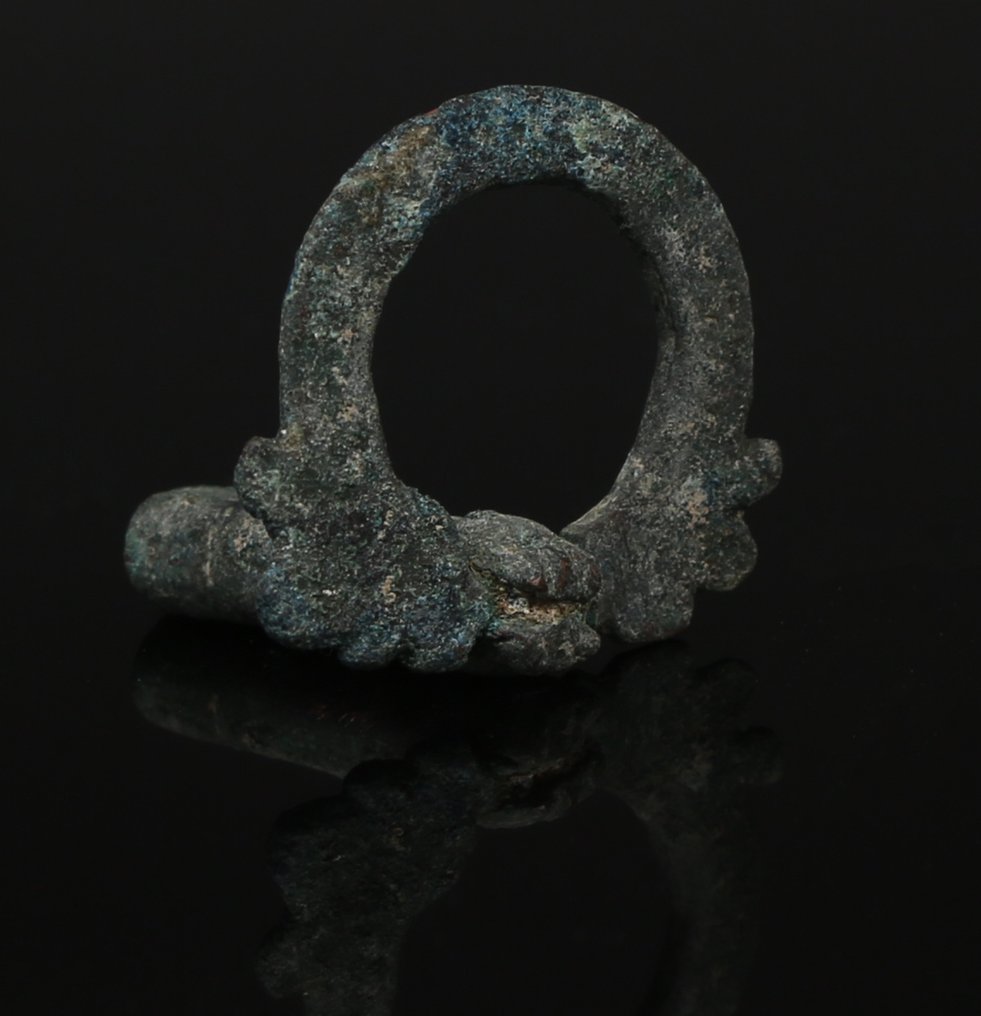 Ancient Roman Bronze Key ring (No Reserve Price) - auction online Catawiki