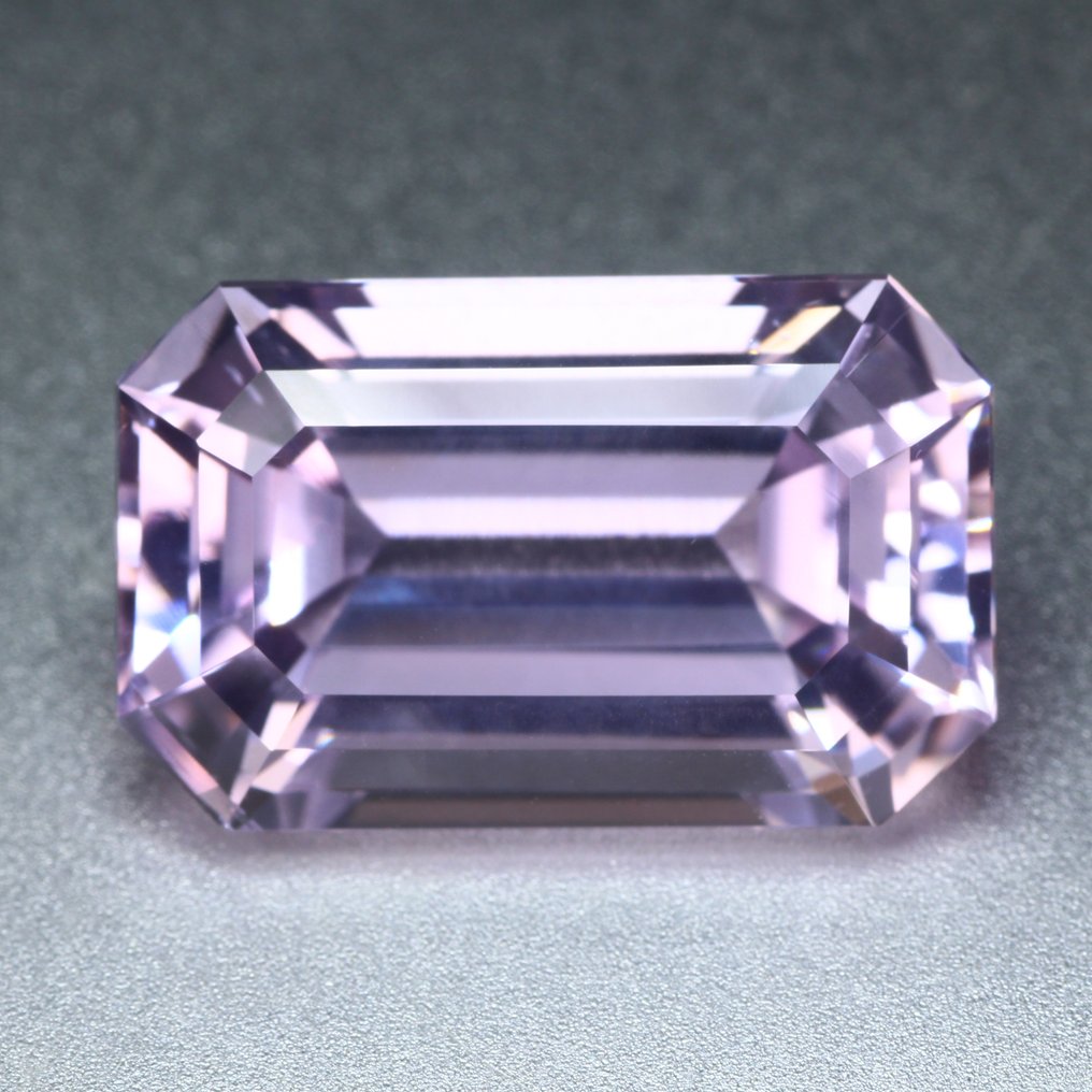 Orange, Pink Kunzite - 10.61 ct - International Gemological Institute ...