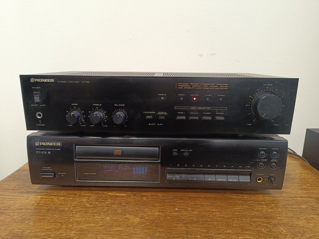 Pioneer - A-110 Solid state integrated amplifier, PD-104 CD Player ...