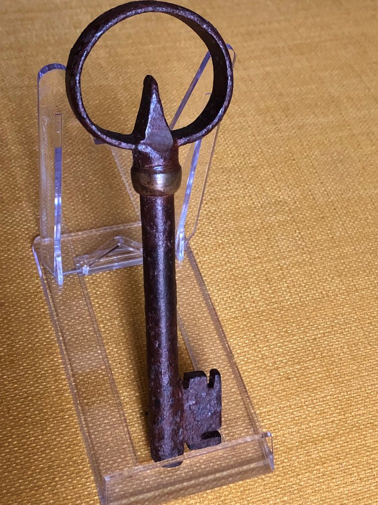 Key - Rare ancient key - auction online Catawiki