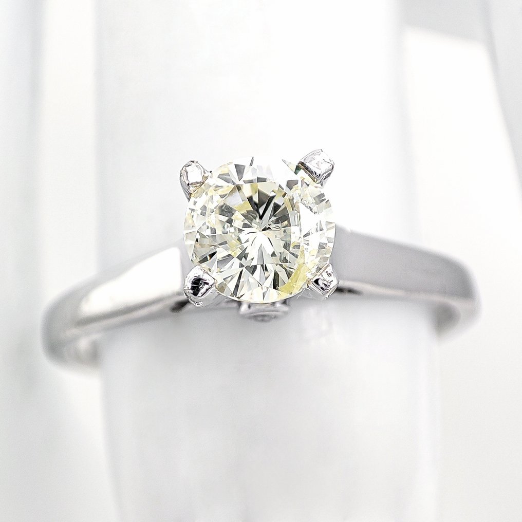 No Reserve Price - Ring - 14 kt. White gold - 0.58ct. tw. Yellow Diamond (Natural coloured ...