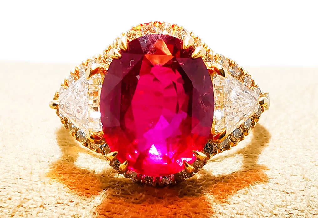 Ring - 18 kt. Yellow gold, Untreated Mozambique Ruby 6.23ct GRS-IGE 5.14gr - 6.23ct. tw. Ruby ...