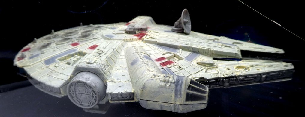 Millennium falcon toy 1983 store