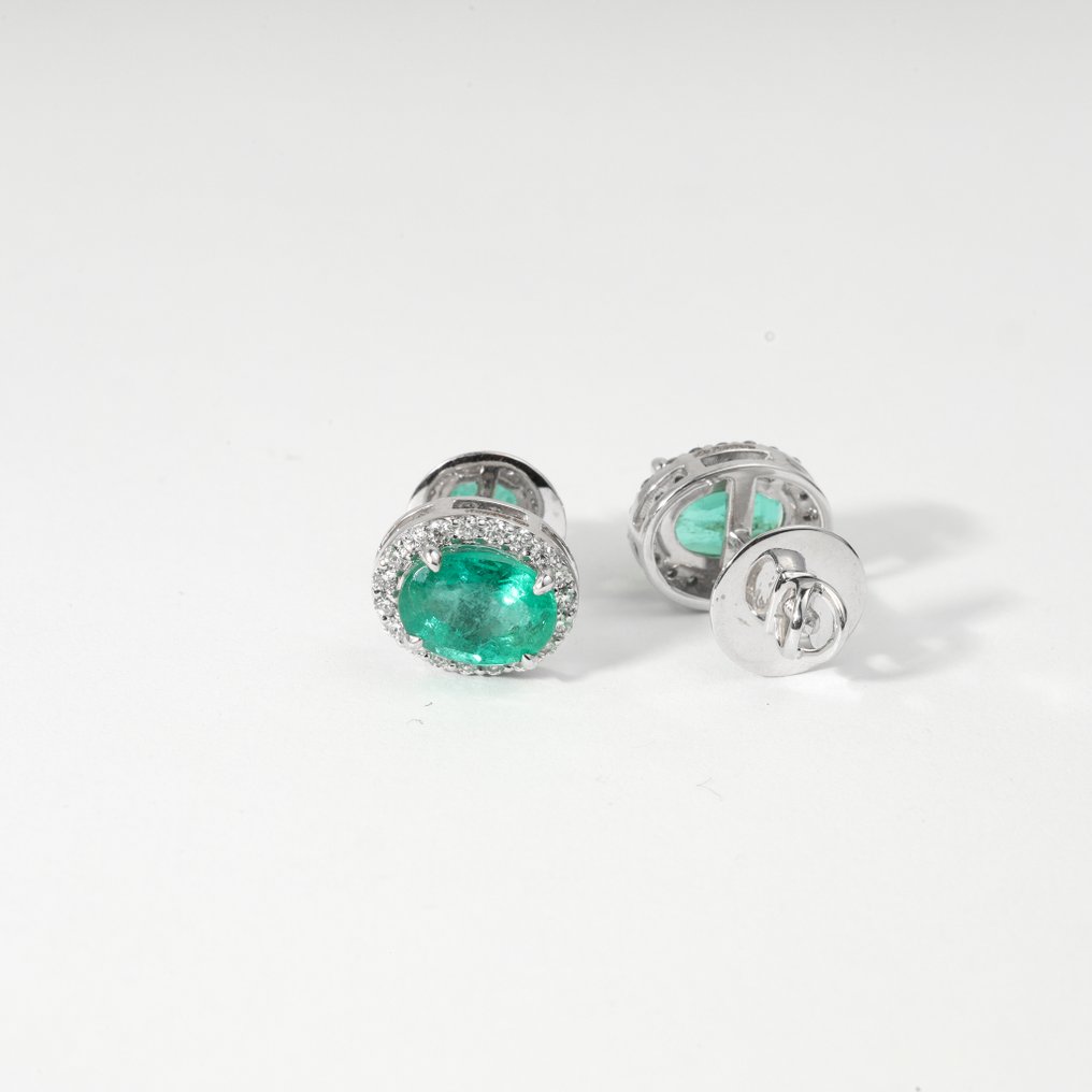 Stud earrings - 18 kt. White gold - 3.22ct. tw. Emerald - Diamond - Emerald Diamond Earring ...