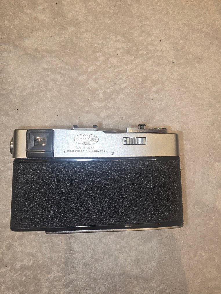 Fujica V2 Analogue camera - auction online Catawiki