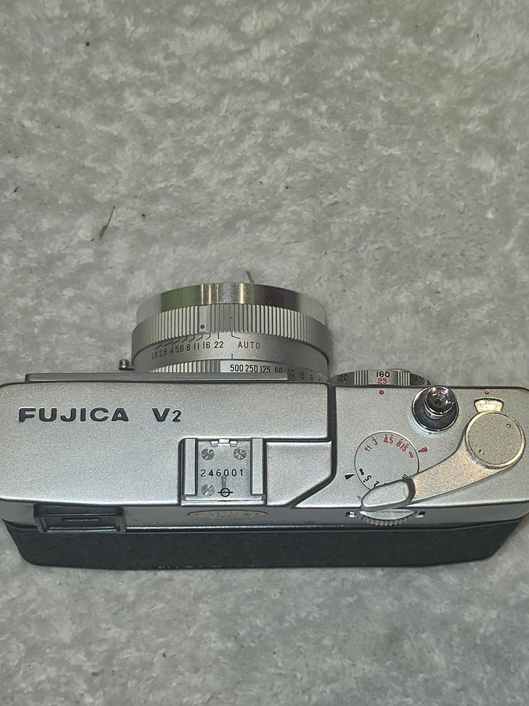 Fujica V2 Analogue camera - auction online Catawiki