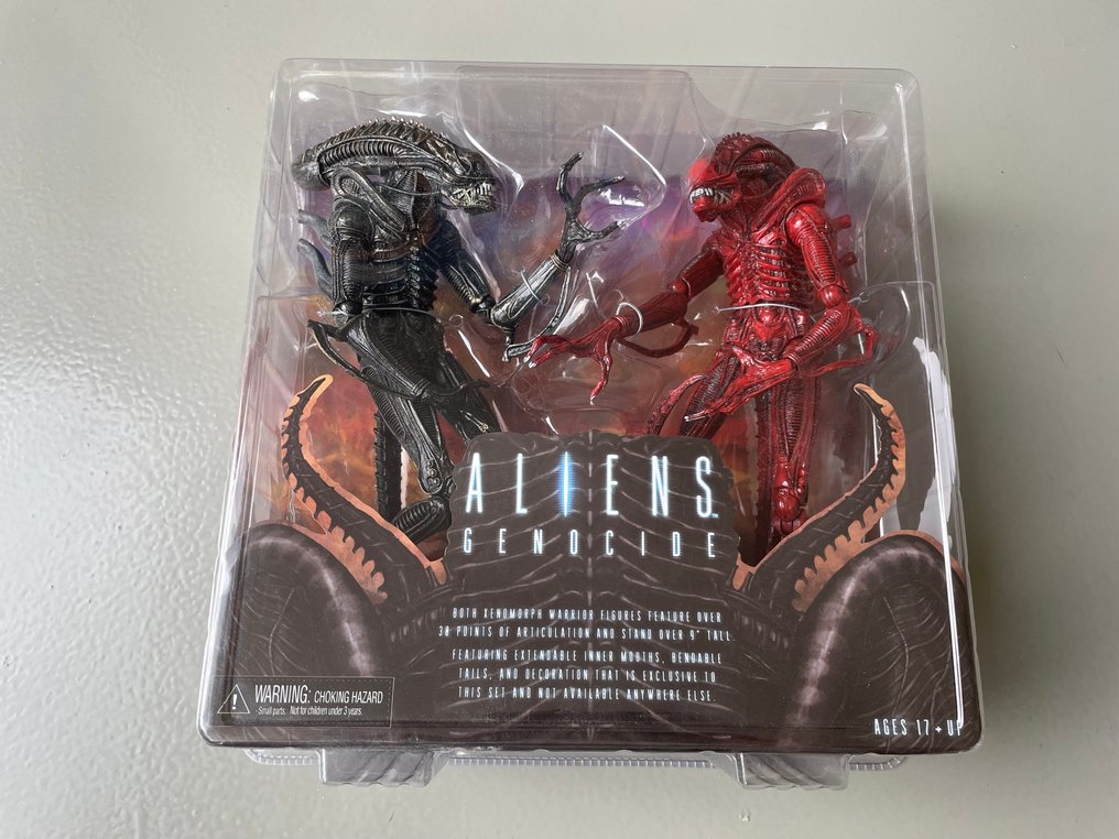 Neca - Reel Toys - Figure - Aliens - Genocide Duo-Pack - Red and Black ...