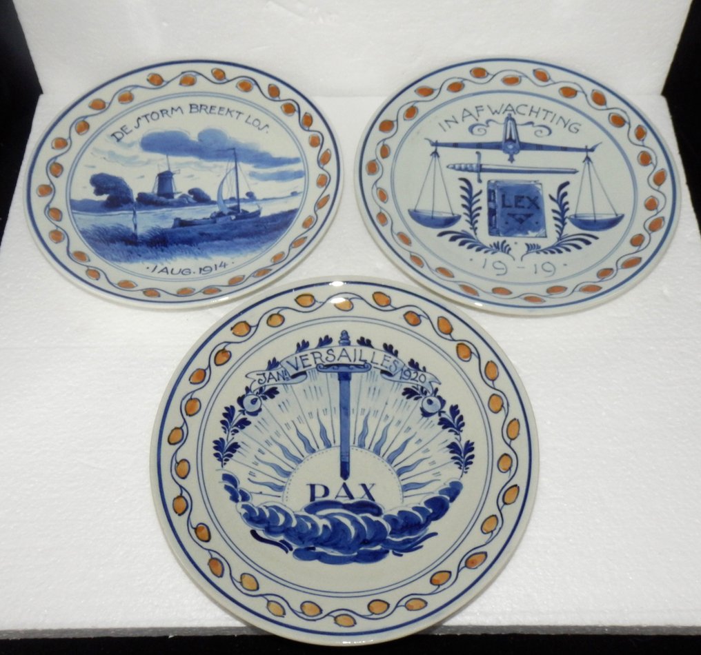 3 Antieke Keramieken bordjes 1914, 1919 en 1920 - Porceleyne fles - Fuente (3) - Cerámica de ...