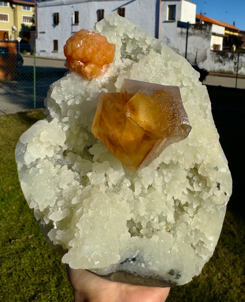 Calcite e Stilbite uniche crescono sulla Calcedonio Cristallo su ...