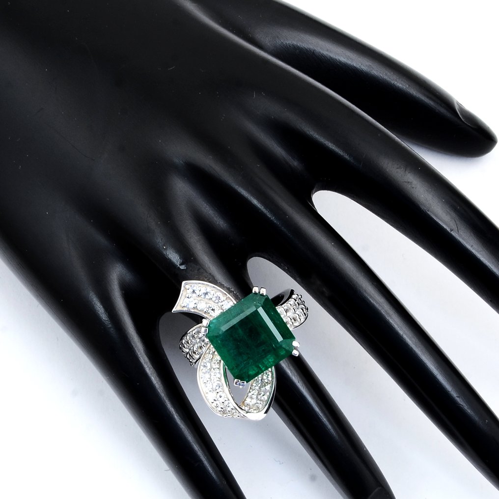 Ring - 14 kt Weißgold - 10.37ct. tw. Smaragd - Saphir - auktion Catawiki