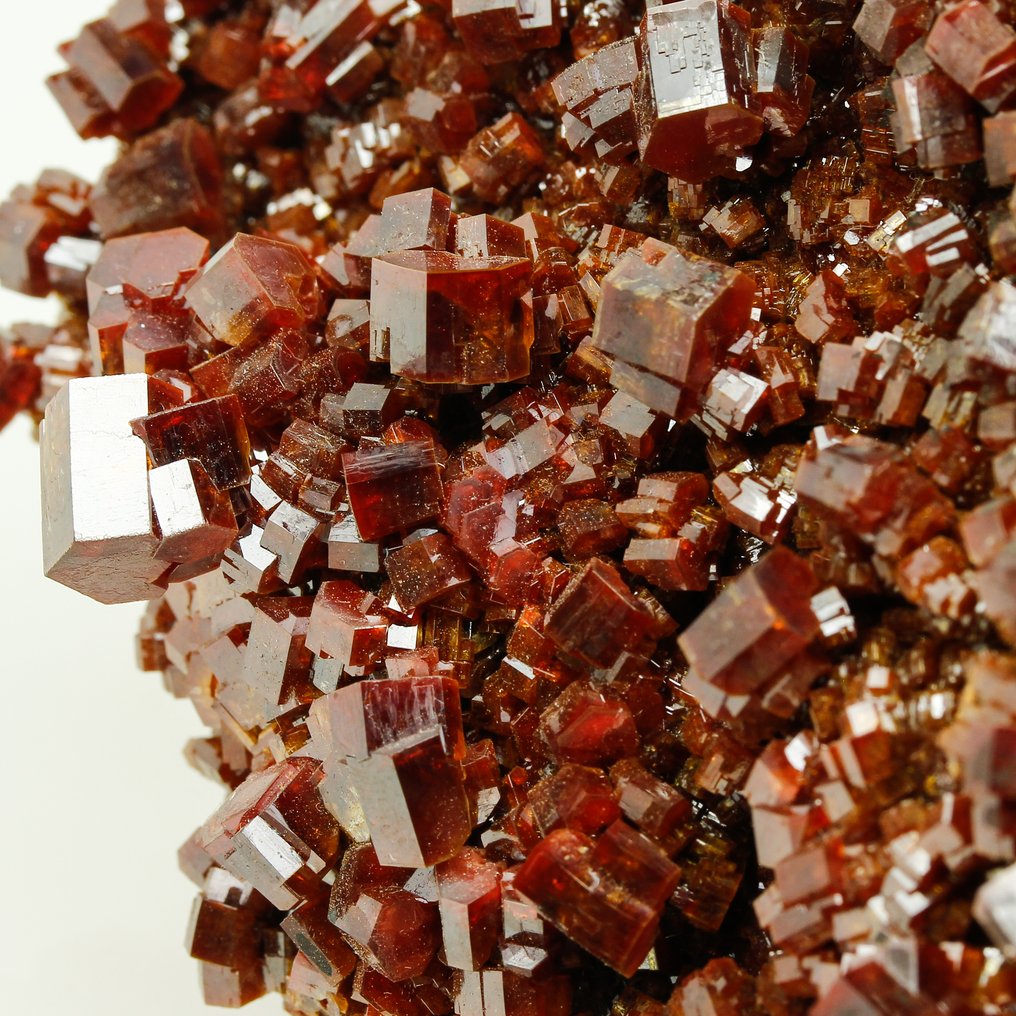 XXL! Exquisite Vanadinite Crystals - Height: 13.5 cm - Width: 8.6 cm- 420 g - auction online ...