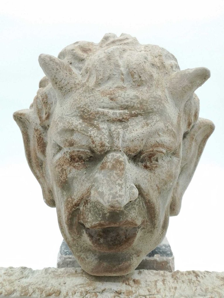 Fountain - 2020+ - Grotesque face - auction online Catawiki