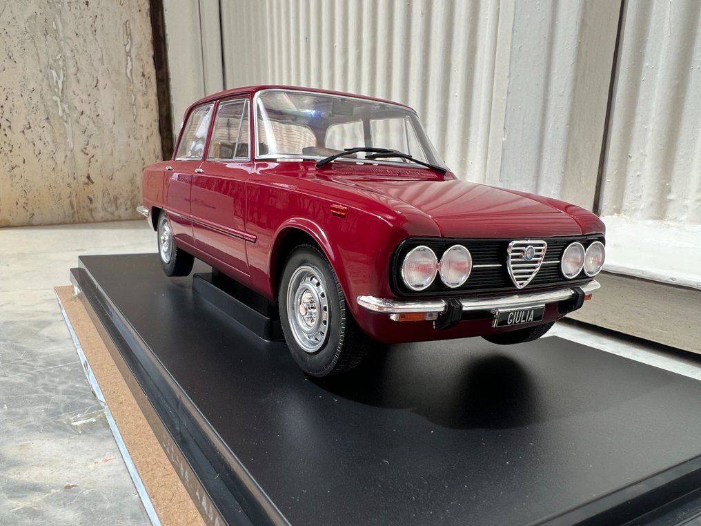MCG Model car Group 1:18 - Model sports car - Alfa Romeo Giulia Super 1974 - auction online Catawiki