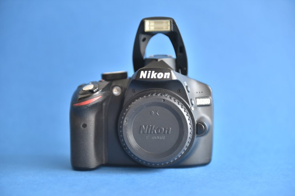 Nikon D3200 * 6774 clicks * Nikon DX AF-S Nikkor 18-55mm f3.5-5.6GII VR + Accessoires * Digital ...