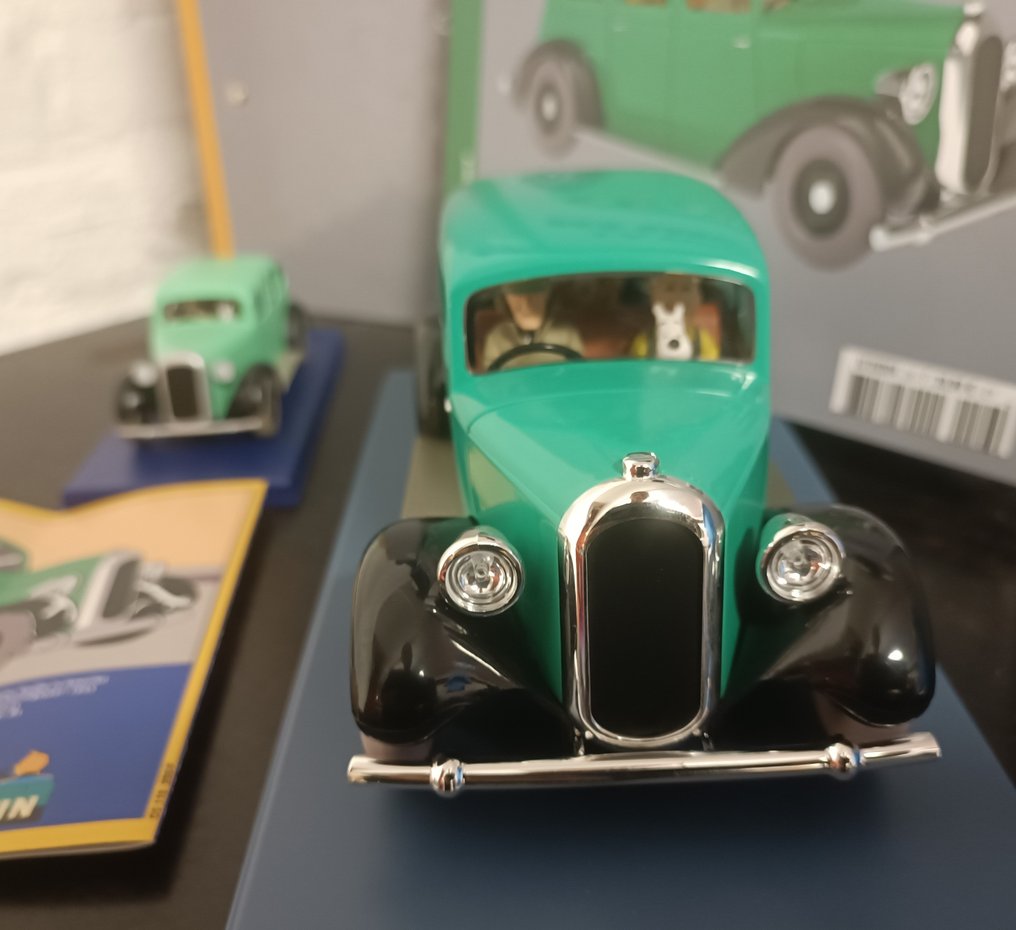Tintin - 2 model cars - 1/24 & 1/43 - the car of Tintin's gangsters in ...