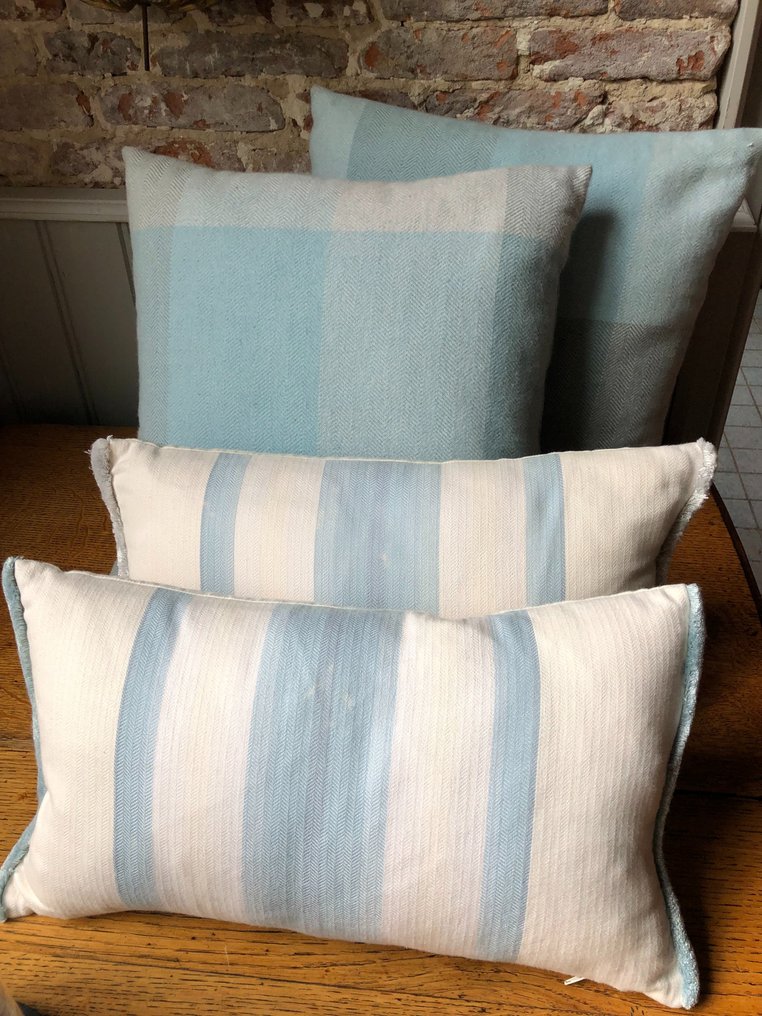 Laura Ashley - Cushion (4) - Catawiki