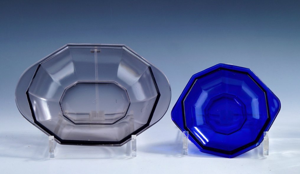 Glasfabriek Leerdam - K.P.C. de Bazel - Dish (2) - Two ten sided Art ...