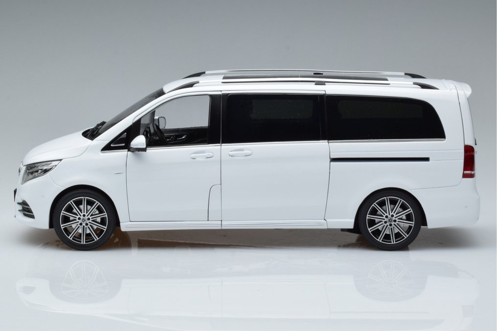 Mercedes-dealer 1:18 - Voiture miniature - Mercedes Benz V-Class V260L AMG-Line - Catawiki