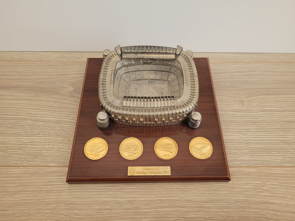 Modello/Metopa dello Stadio Santiago Bernabéu. Real Madrid (Bronzo e ...