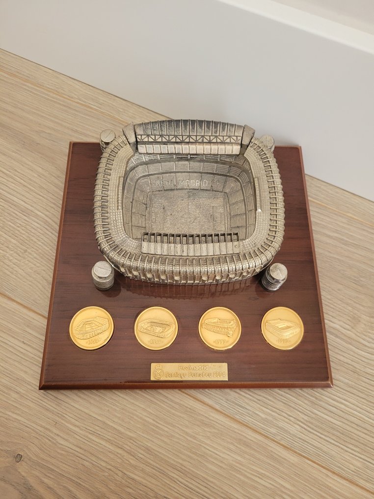 Modello/Metopa dello Stadio Santiago Bernabéu. Real Madrid (Bronzo e ...