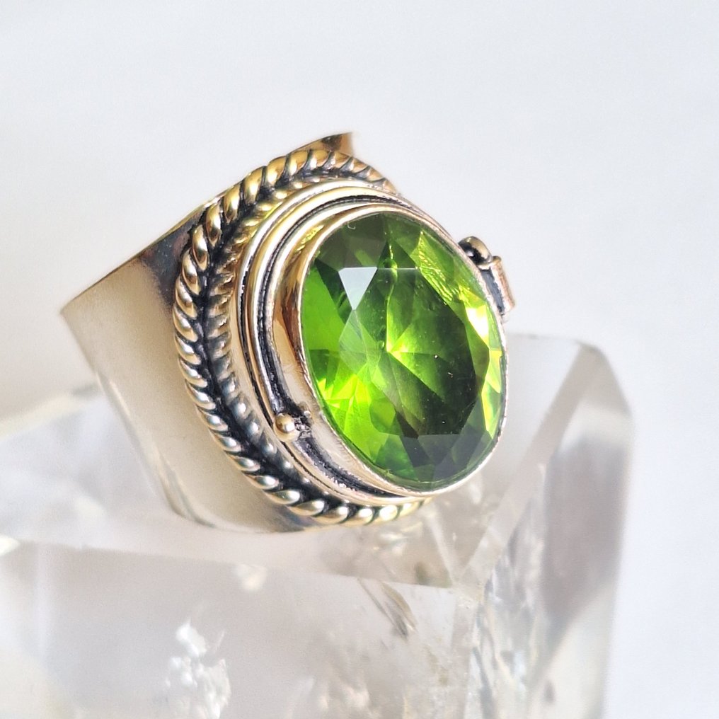 No Reserve Price - Ring 925 silver poison ring/Poison. With Peridot ...