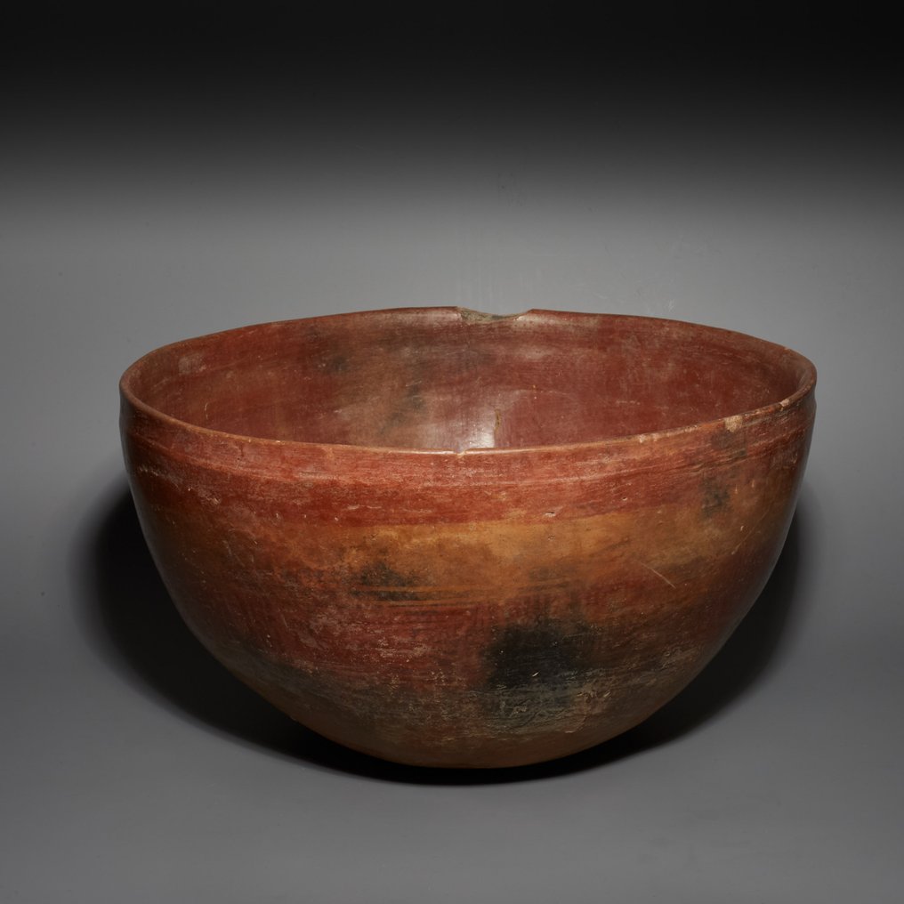 Nariño - Coquero Terracotta Bowl. ca. 800 AD. 35.3 cm diameter. Spanish ...