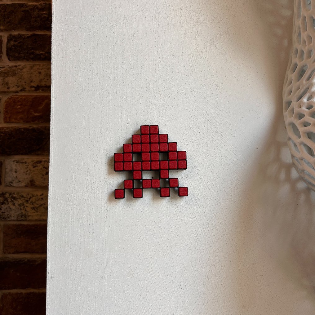 Andrea Giorgi - SPACE INVADER red - Catawiki