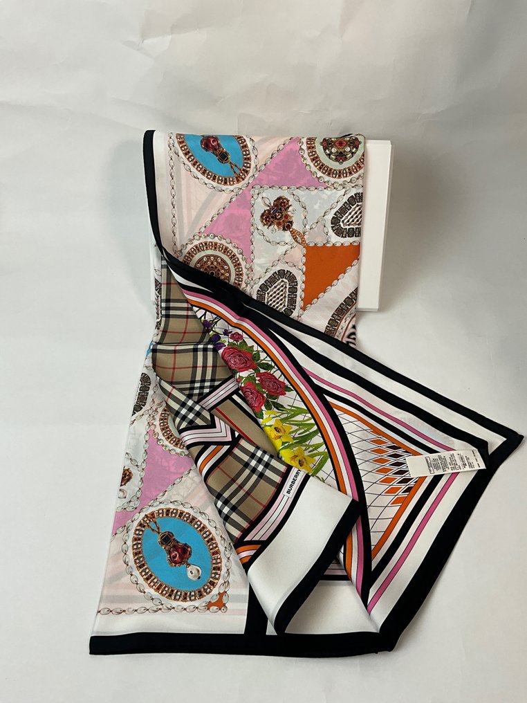 Burberry - Majestueuse Oeuvre d’art /// 210cm 70 cm - Scarf - auction online Catawiki